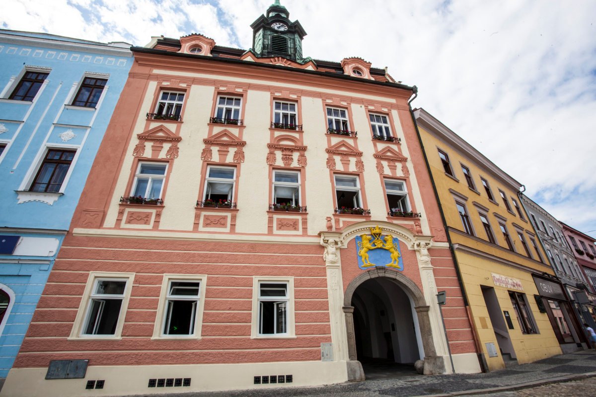 Objevujte příběhy Staré radnice. | Hradecžije.cz